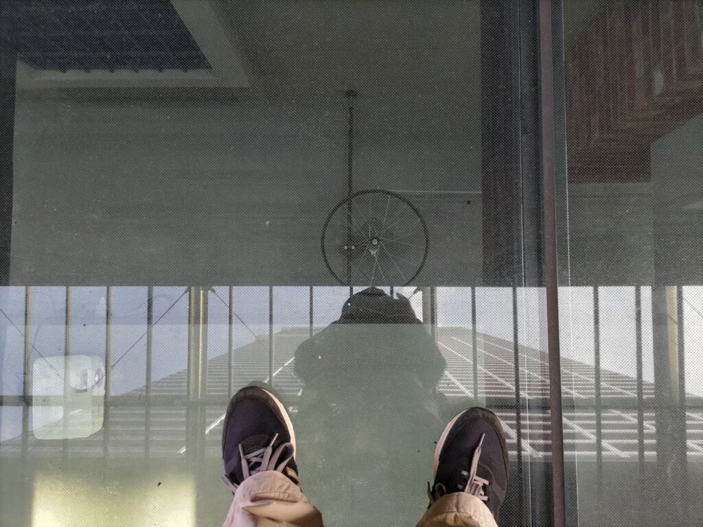 横浜BankArt Kaiko + シェルターピープル＋酒屋｜65歳からアートを造る | カフカな人 65歳から美術のようなものを始める