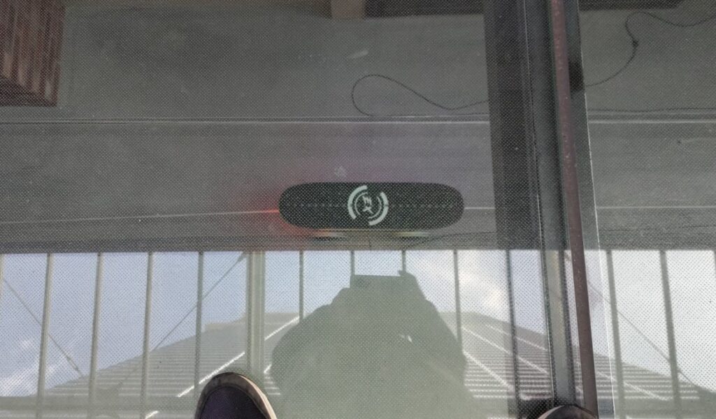 横浜BankArt Kaiko + シェルターピープル＋酒屋｜65歳からアートを造る | カフカな人 65歳から美術のようなものを始める